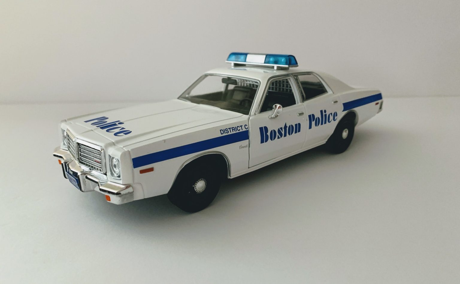 Dodge Charger B&W Police Model Kit. 1:24th Scale