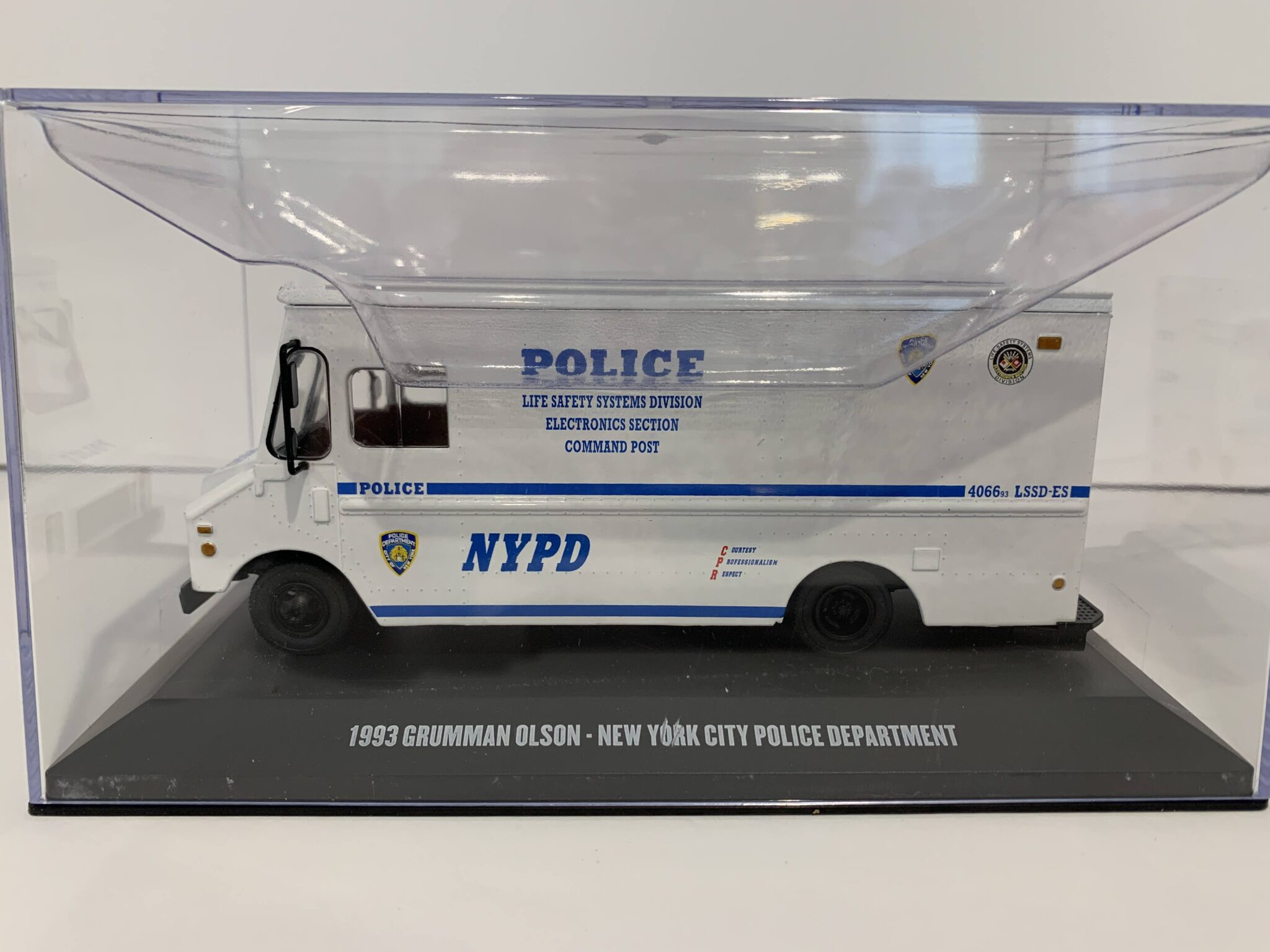 Grumman Olson 1993 NYPD, Electronic Section Command Post - The Fire Bell
