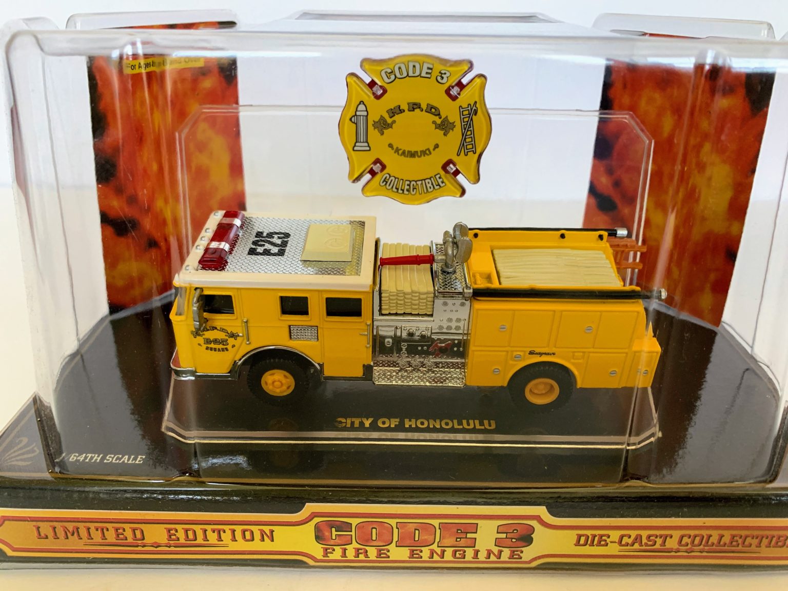 Code 3 - Honolulu Seagrave Pumper E-25 - The Fire Bell