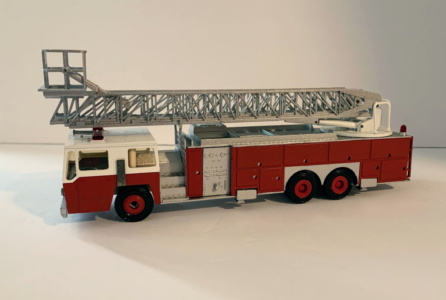 E-One 95' Aerial Ladder w/Bucket 3 Axle Fire Truck - The Fire Bell