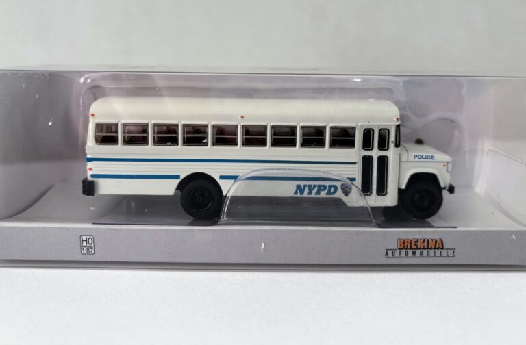 Dodge 1970 S 600 Police Bus NYPD - The Fire Bell