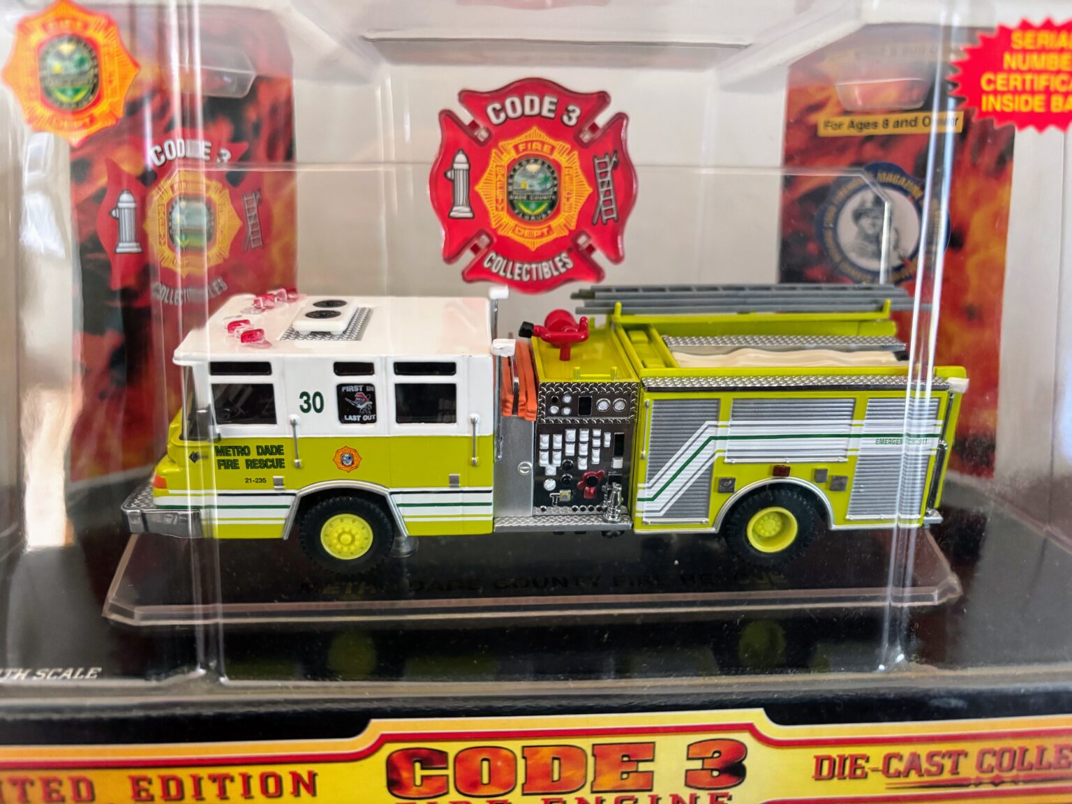 Code 3 - Metro Dade Pierce Quantum Pumper 30 - The Fire Bell