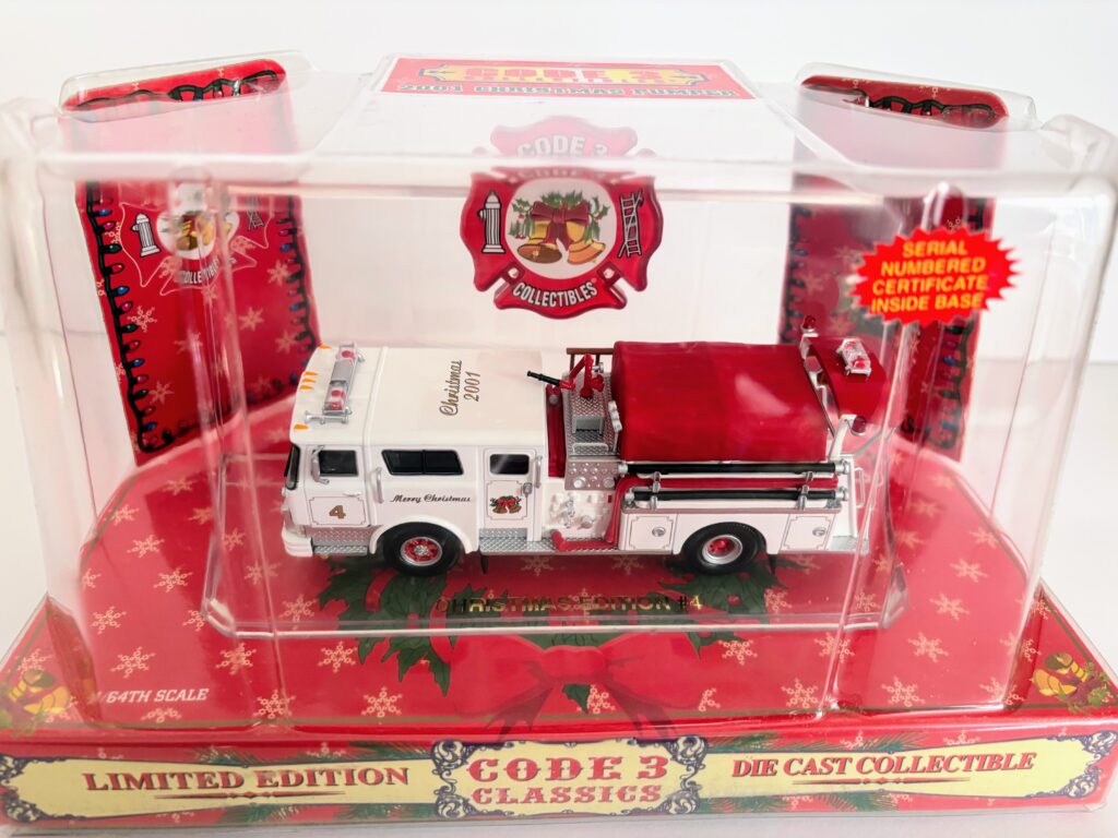 Code 3 - Christmas Edition 2001 Mack CF Pumper - The Fire Bell