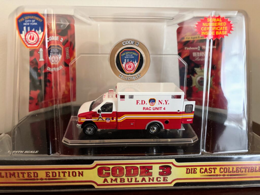 Code 3 - FDNY Ford F-350 RAC Unit Ambulance 4 - The Fire Bell