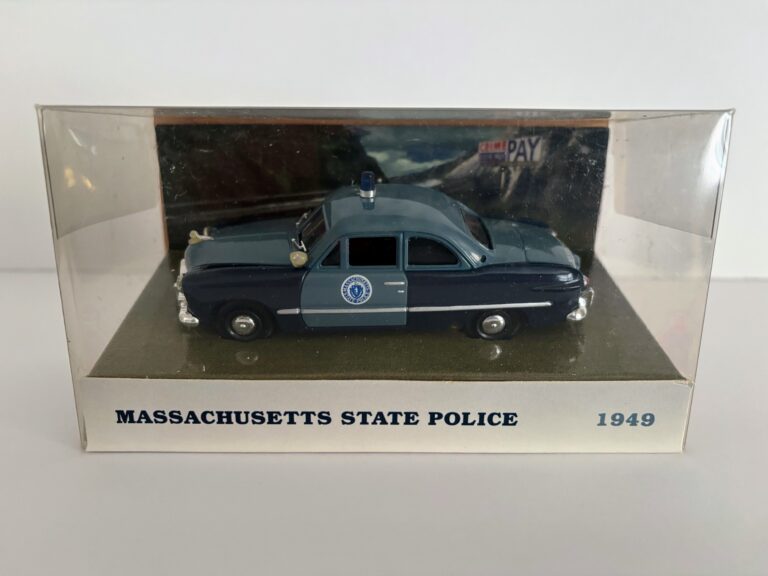 Ford 1949 Massachusetts State Police - The Fire Bell